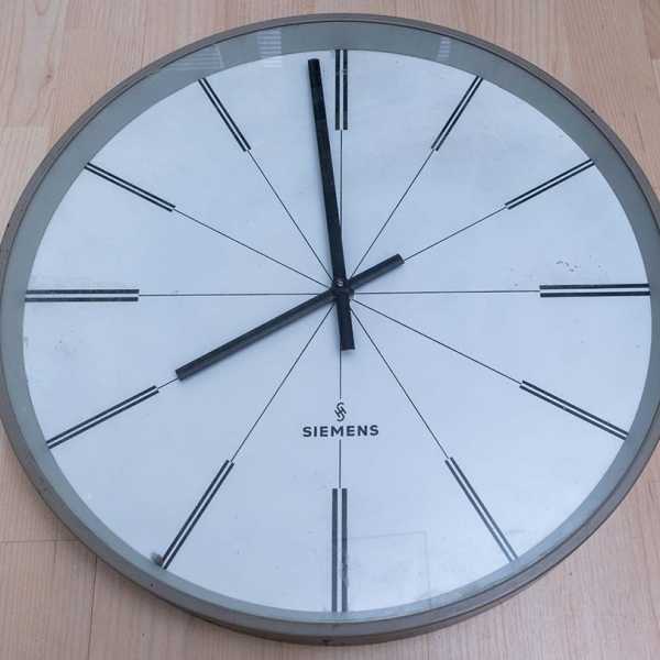 A simple control of slave clocks with an ESP32 microcontroller and ...